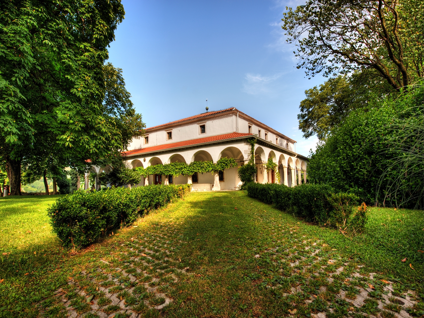 FESTHALTEN! SIE SIND IM VIPAVA TAL! | Adria Holidays